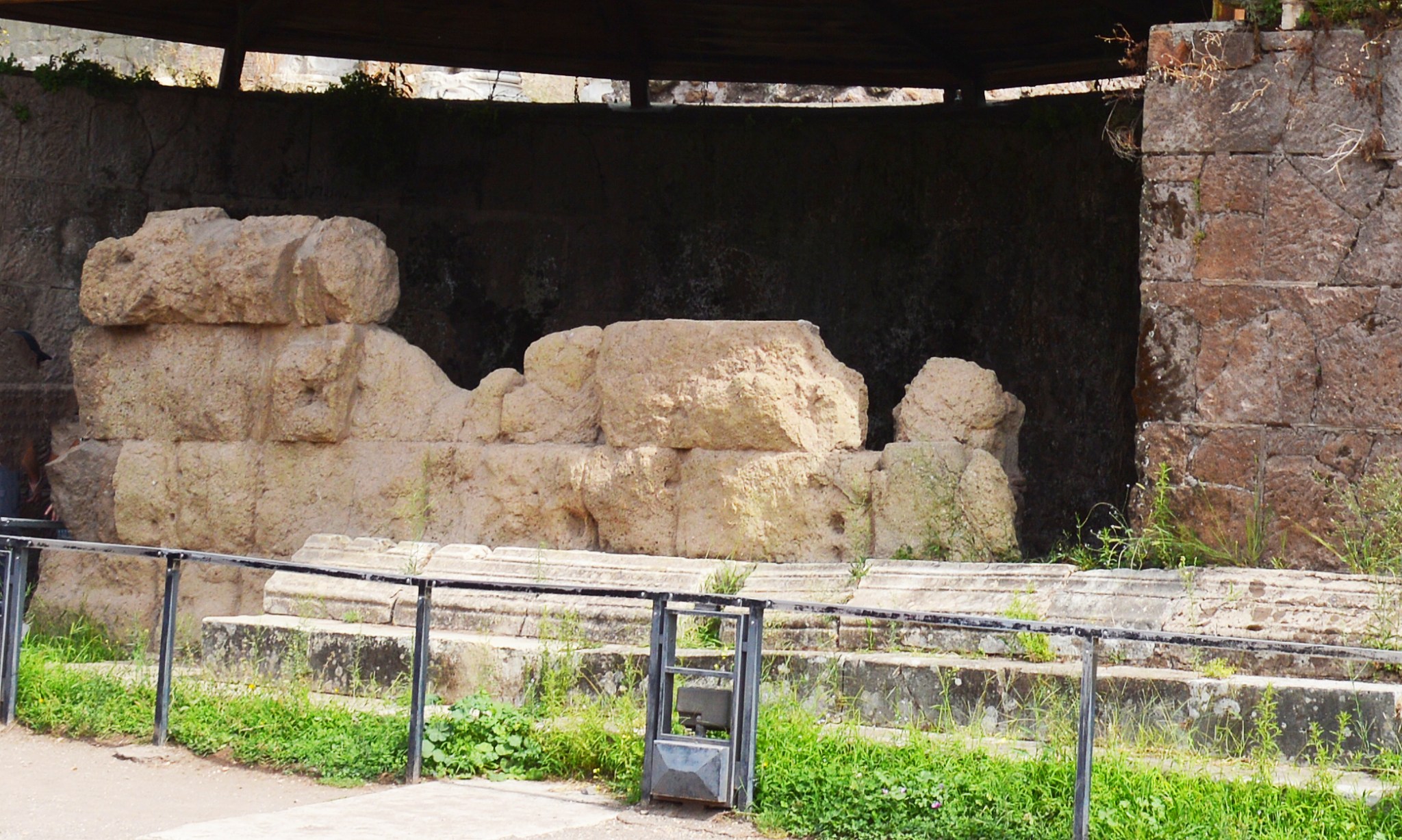 THE ROMAN FORUM: SEARCHING FOR CAESAR’S GRAVE, PART 3: THE TEMPLE OF ...